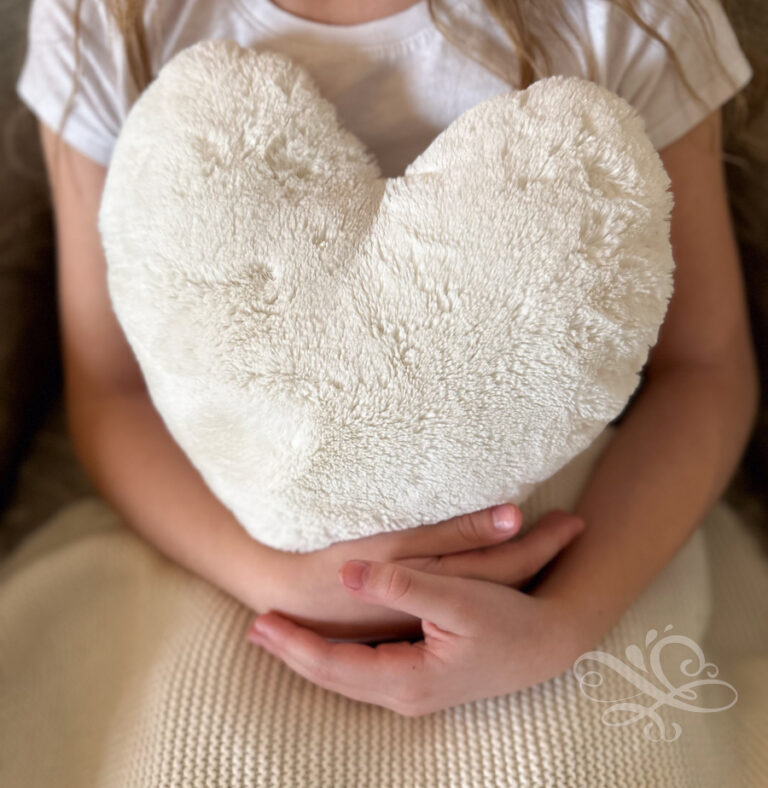 How to Make a Keepsake Heart Pillow the Easy Way (Free Pattern) - A ...